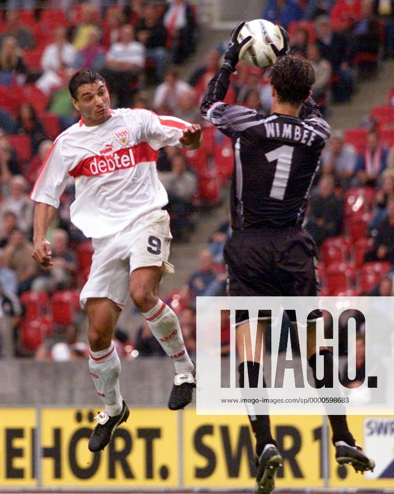 Ioan Viorel Ganea gegen Torwart Gregory Wimbee Fußball Herren UI-Cup ...