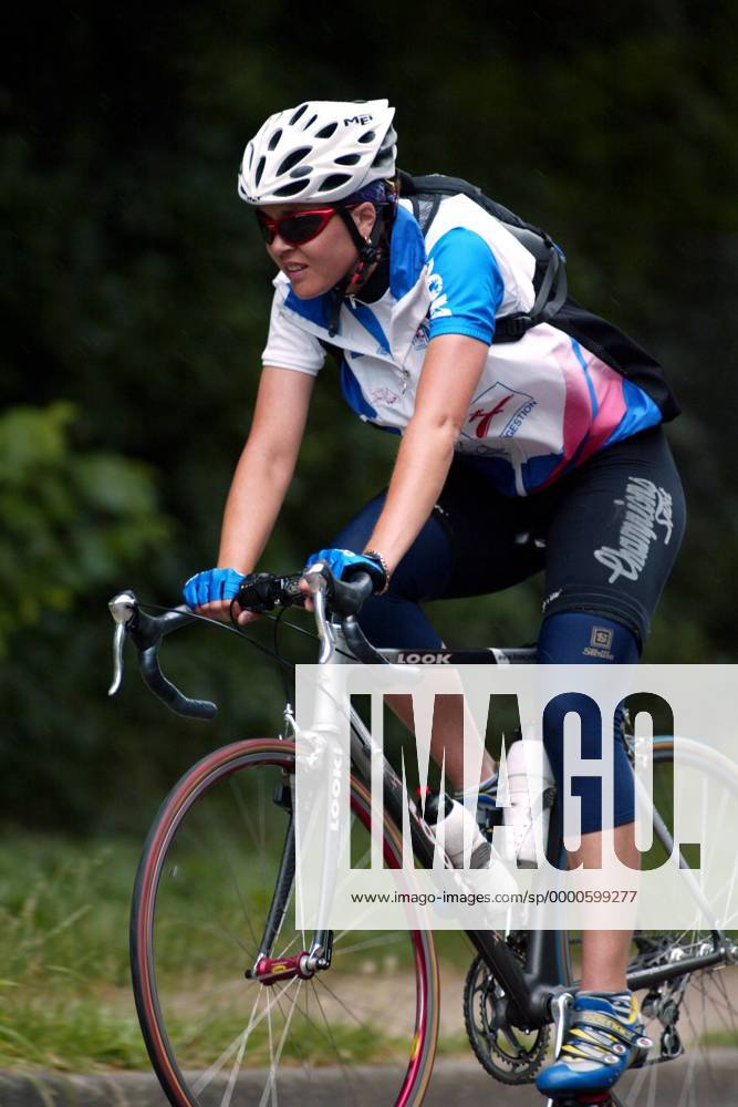 Revuetänzerin Cynthia Compain (Frankreich) hat ein aufwändiges Hobby ...