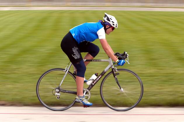 Revuetänzerin Cynthia Compain hat ein aufwändiges Hobby: Sie fährt für ...