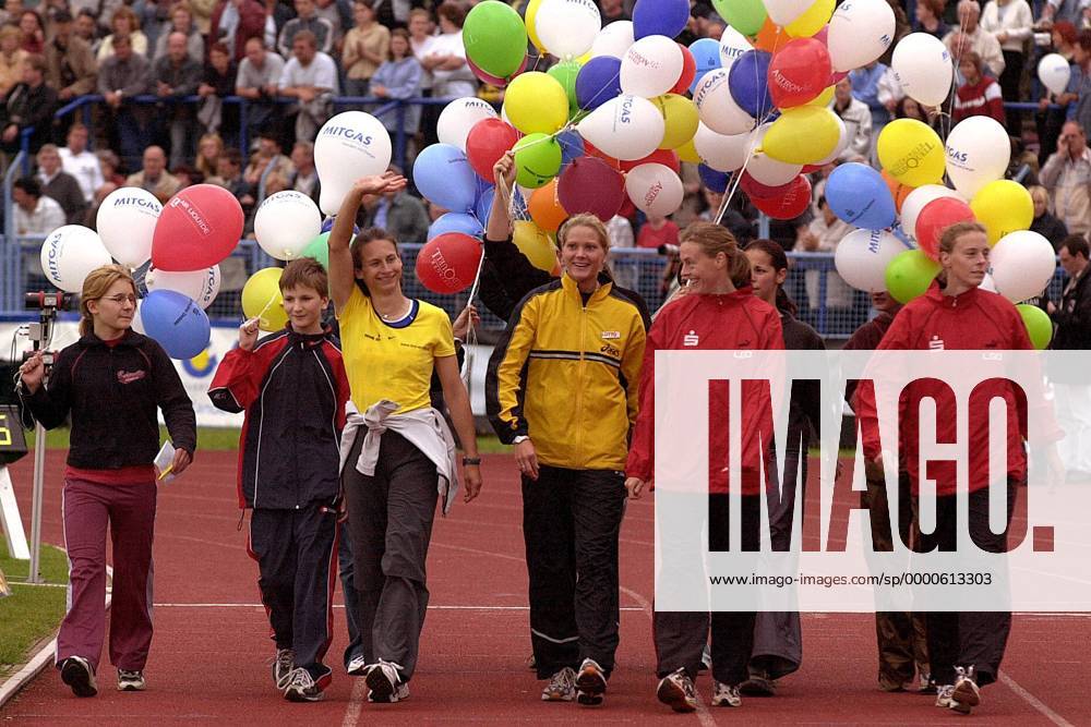 Eröffnung v.li.: Melanie Paschke (TV Wattenscheid 01), Marion Wagner ...