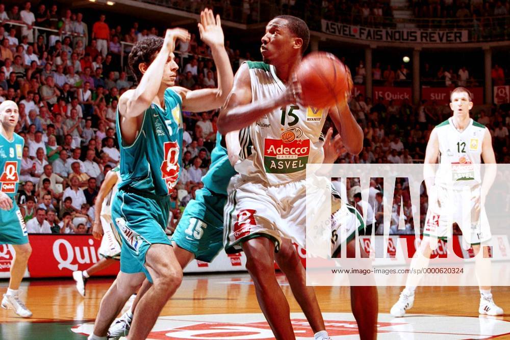 Reggie Freeman gegen Dragan Lukowski Basketball Herren Pro Ligue A 2001 ...