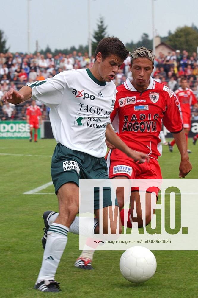 Tranquillo Barnetta (li., St. Gallen) gegen Elvir Melunovic (Aarau ...