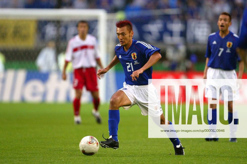 Kazuyuki Toda am Ball Fußball WM Herren Weltmeisterschaft 2002 ...