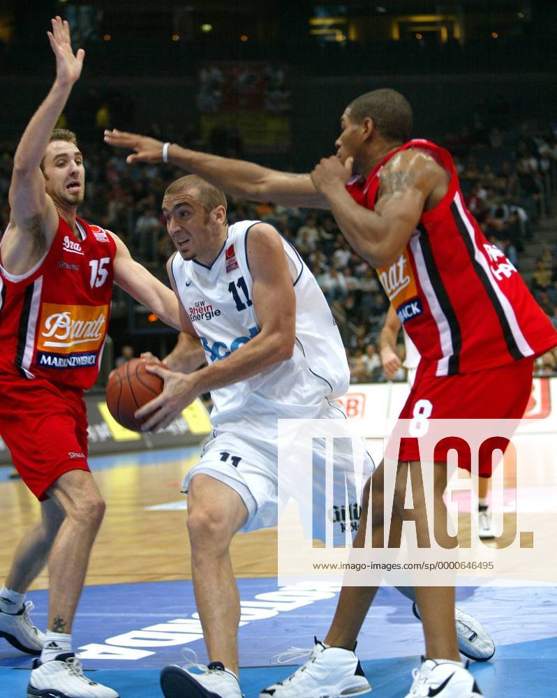 Zoran Kukic (Mitte, Köln) gegen Bernd Kruel (li.) und Leon Rodgers ...