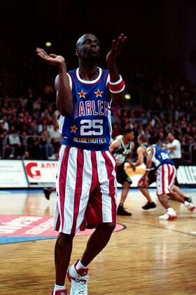 Harlem Globetrotter Michael Wild Thing Wilson - Dunking Basketball ...