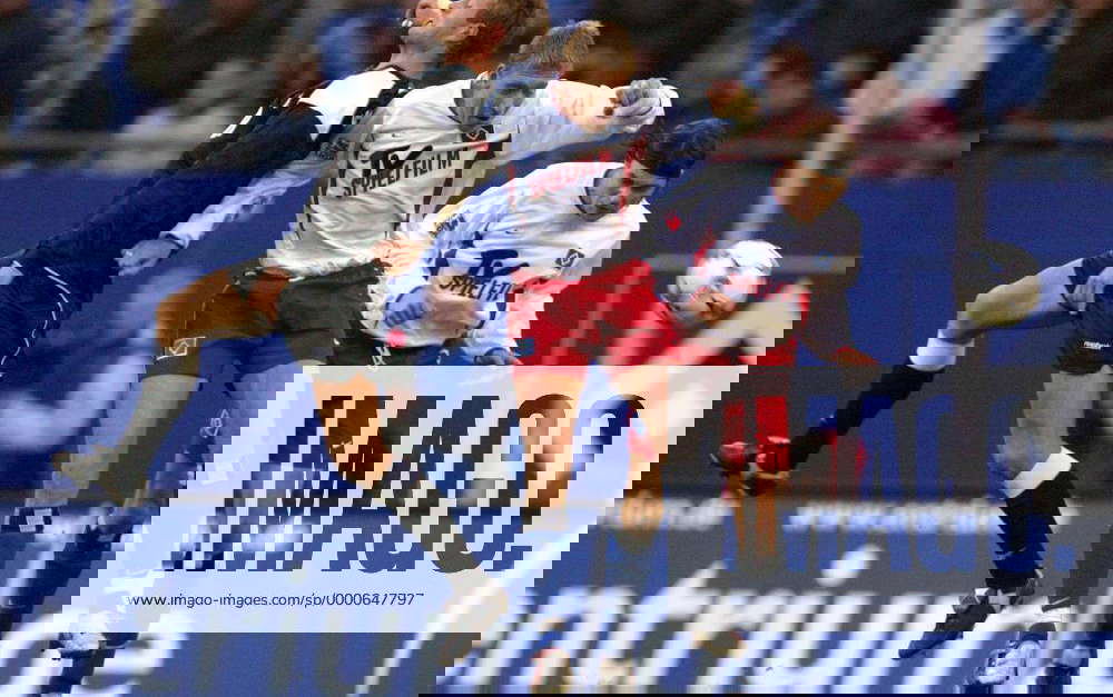 Joris van Hout (li., Gladbach) gegen Christian Rahn (Mitte) und Tomas ...