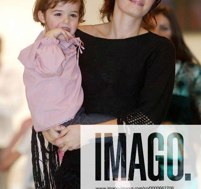 Ana Micoud, Ehefrau von Johan Micoud (Bremen), und Tochter Juna-Lou ...