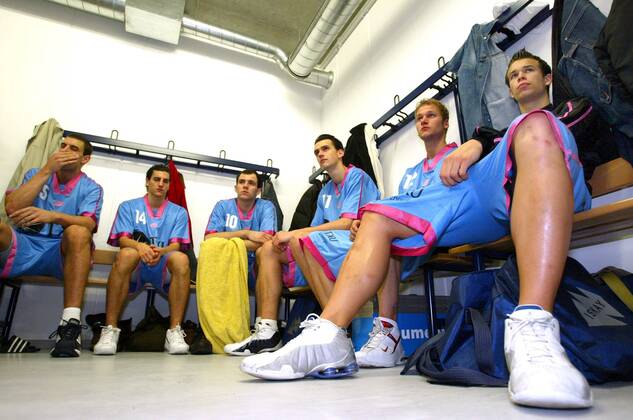 Taktikbesprechung v. re.: Jan Lipke, Nikolas Meier, Dirk Mädrich ...