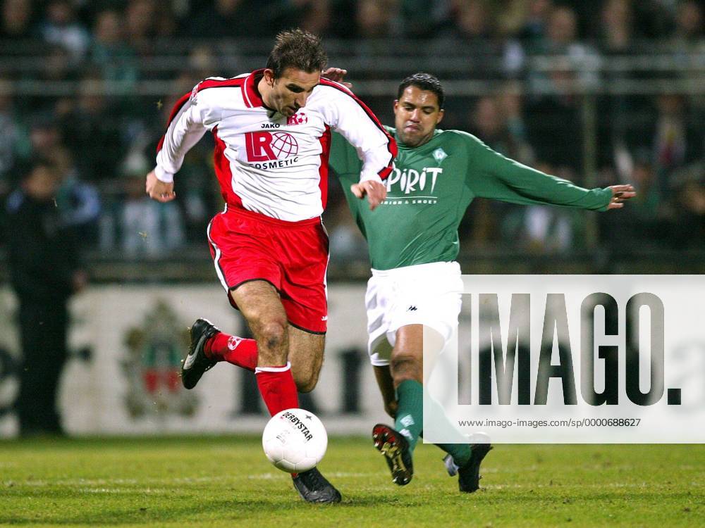 Slaven Stanic (li., Ahlen) gegen Ailton (Bremen) Fußball Herren DFB ...
