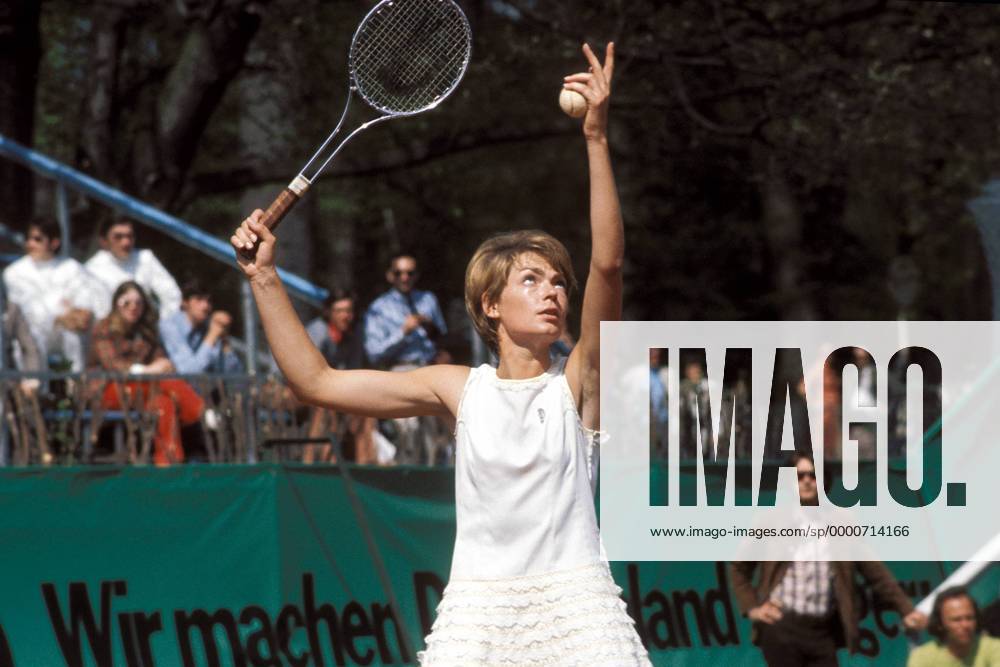 Helga Masthoff (Deutschland) - Aufschlag Tennis Damen WTA 1977 ...