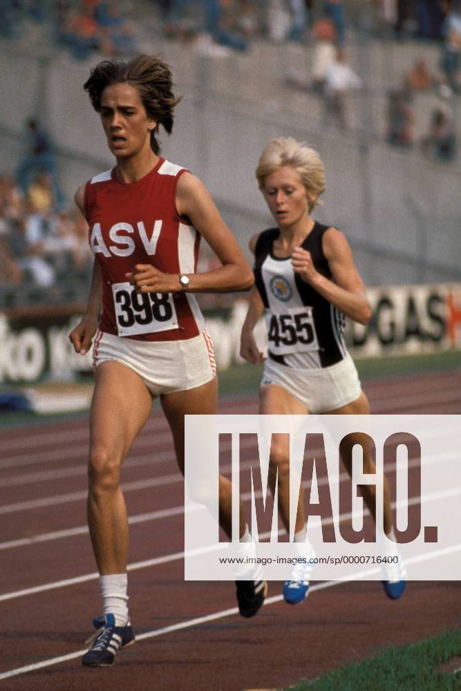 Brigitte Kraus (li., ASV Köln) vor Ellen Wellmann (TuS 04 Leverkusen ...