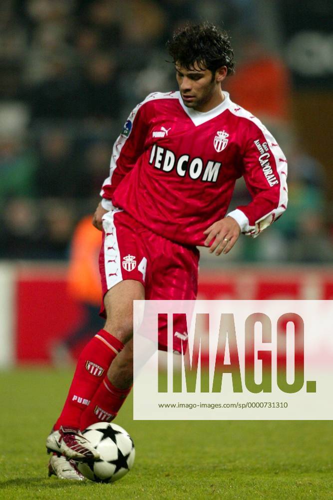 Rafael Marquez (Monaco) am Ball Fußball Herren Ligue Une 2002 2003, 1 ...