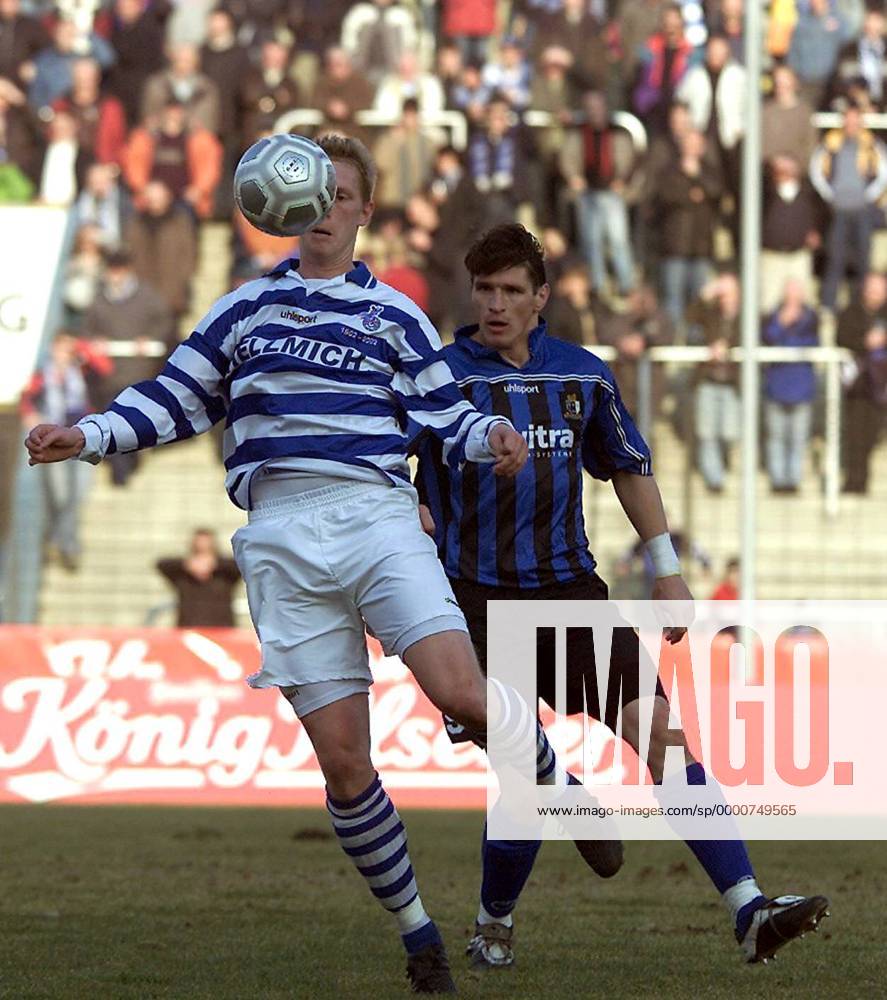 Marius Ebbers gegen Miodrag Latinovic Fußball 2. BL Herren Saison 2002 ...