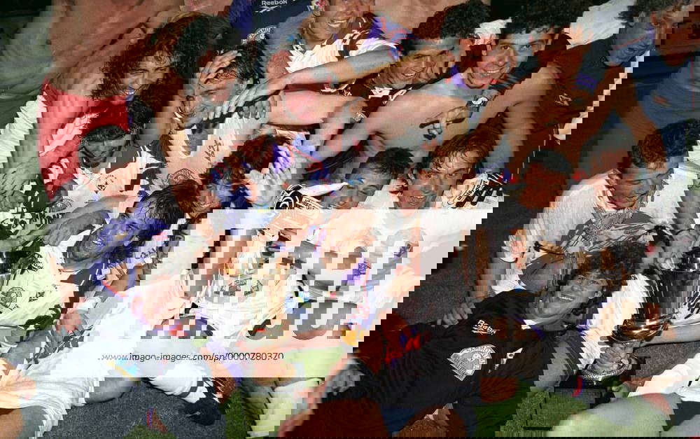 Fiorentina feiert den italienischen Pokal, hinten v.li.: Rui Manuel ...