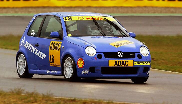 Stefan Uhl in seinem Rennwagen Motorsport Herren ADAC VW Lupo Cup 2003 ...