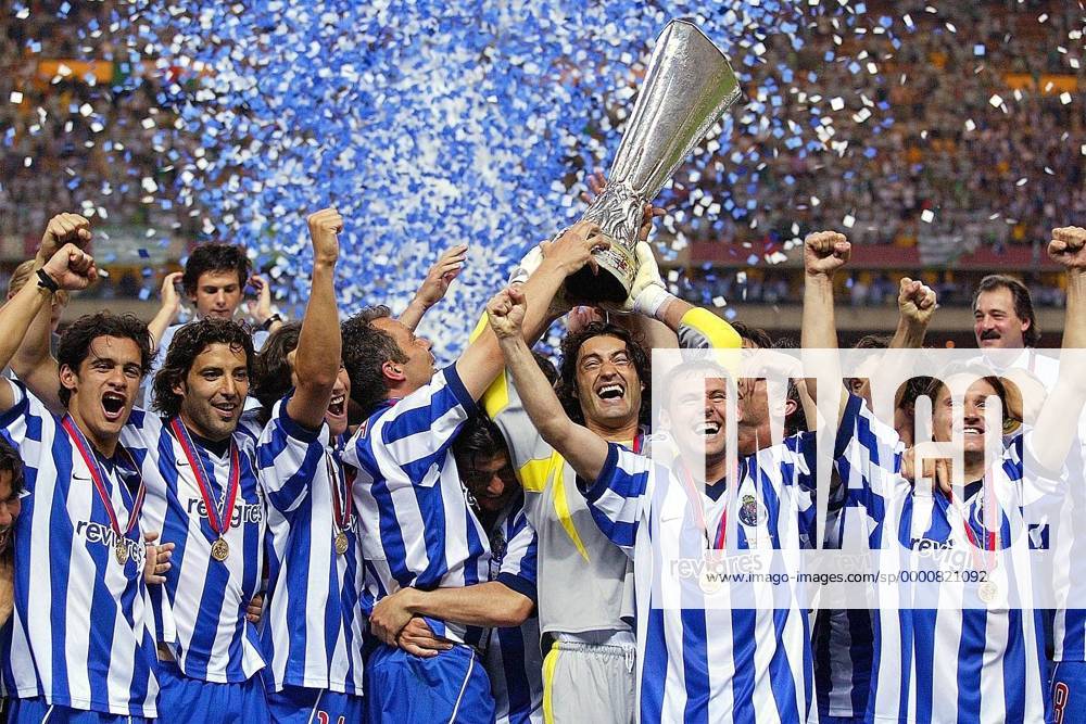 Siegesjubel Porto v.li.: Ricardo Costa, Nuno Capucho, Jorge Costa ...