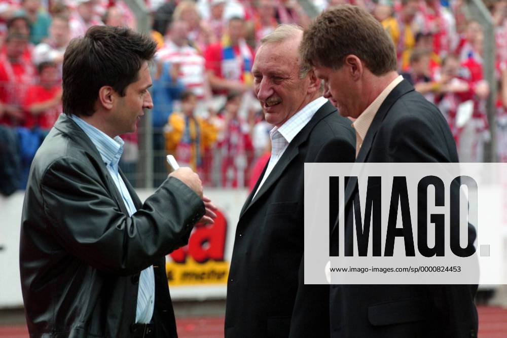 Manager Christian Heidel Vizepräsident Peter Arens und ...