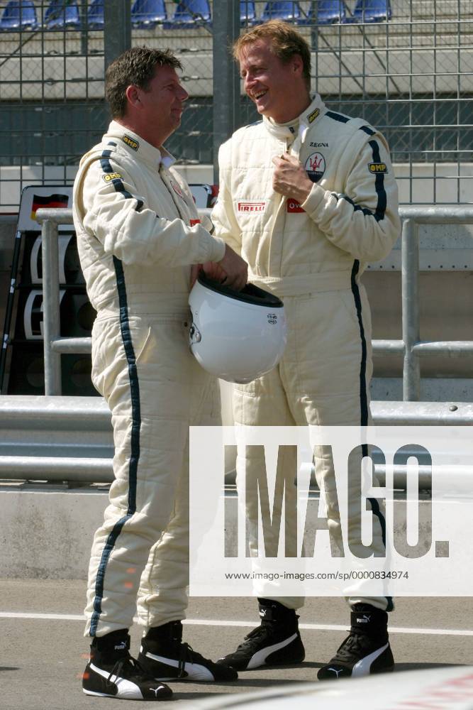 RTL-Moderator Florian König (re.) im Gespräch mit RTL-Kommentator Heiko ...