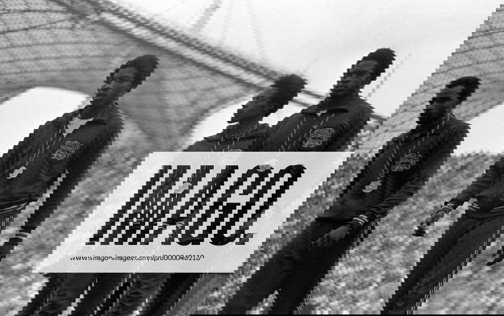 Die siegreiche Staffel der USA mit Larry Black, Robert Taylor, Gerald ...