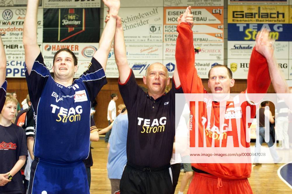 Siegesjubel Eisenach v.li.: Till Bitterlich, Trainer Peter Rost ...