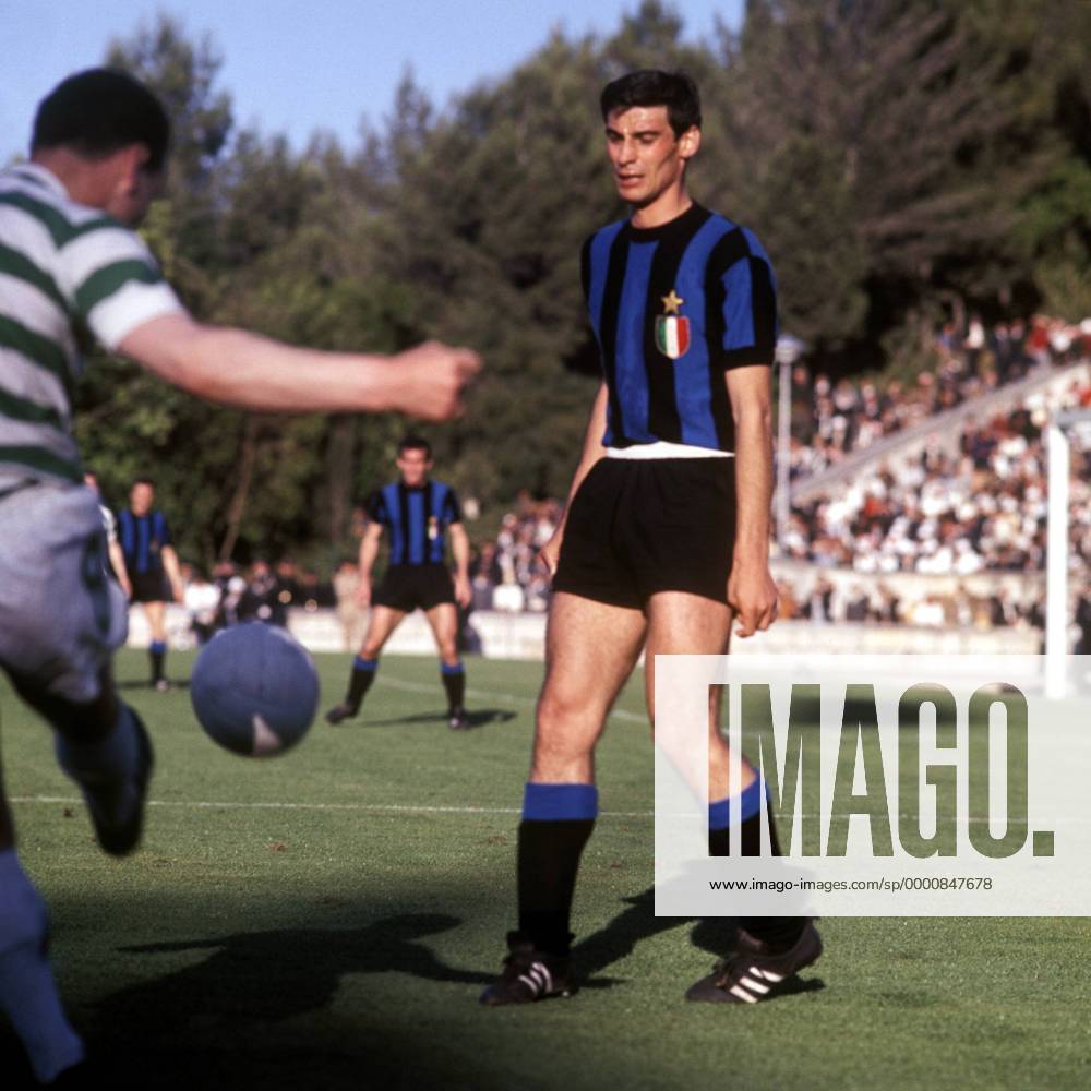 Angelo Domenghini (re., Inter) Fußball EC 1 Herren Europapokal der ...
