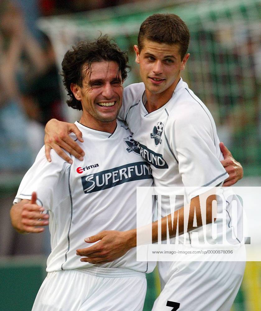 Michael Baur (li.) und Alexander Hörtnagl (beide Pasching) - Torjubel ...