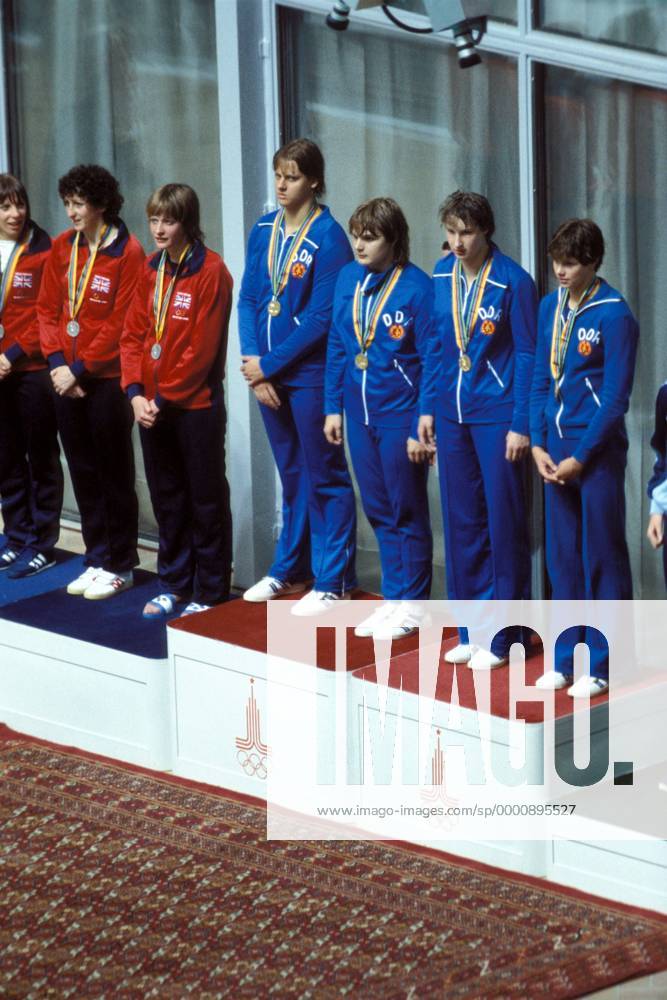 Siegerehrung 4x100m-Lagenstaffel, v.re. Die Olympiasieger Rica Reinisch ...