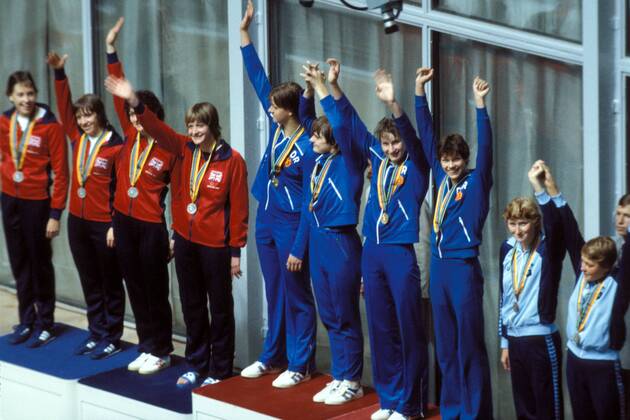 Siegerehrung 4x100m-Lagenstaffel, v.re. Die Olympiasieger Rica Reinisch ...