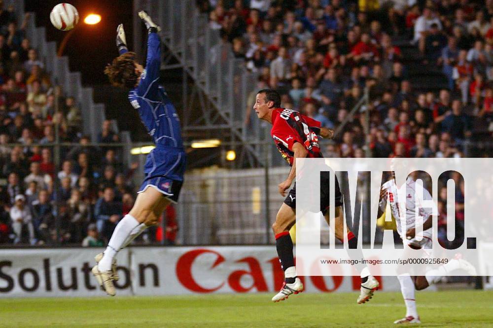 Abdelmalek Cherrad köpft den Ball über Torwart Gregory Wimbee hinweg ...