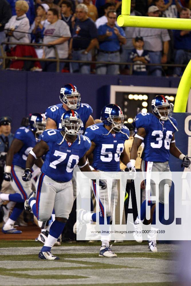 Einmarsch der New York Giants v. li.: Defensive Tackle Lance Legree ...