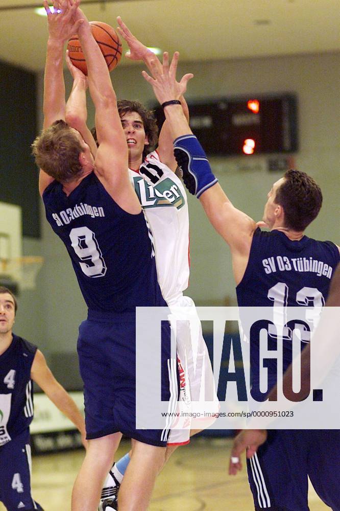 Martin Köhler (Lich, Mitte) am Ball gegen Nicolai Iversen (li.) und ...