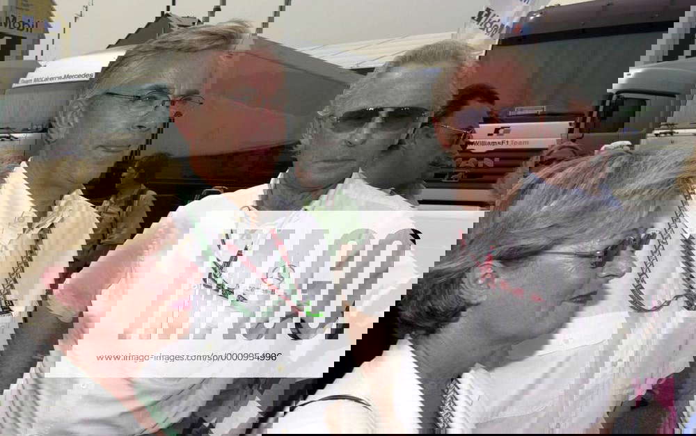 BMW-Vorstandsvorsitzender Dr. Joachim Milberg (li.) und Dr. Jürgen ...