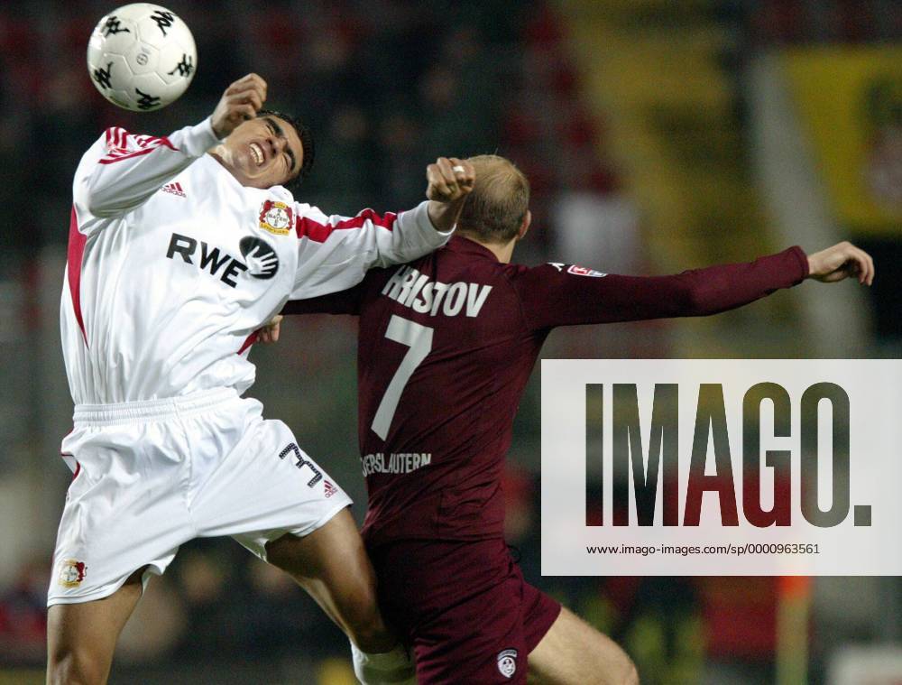 Lucio gegen Marian Hristov Fußball 1. BL Herren Saison 2003 2004, 1. FC Kaiserslautern - Bayer