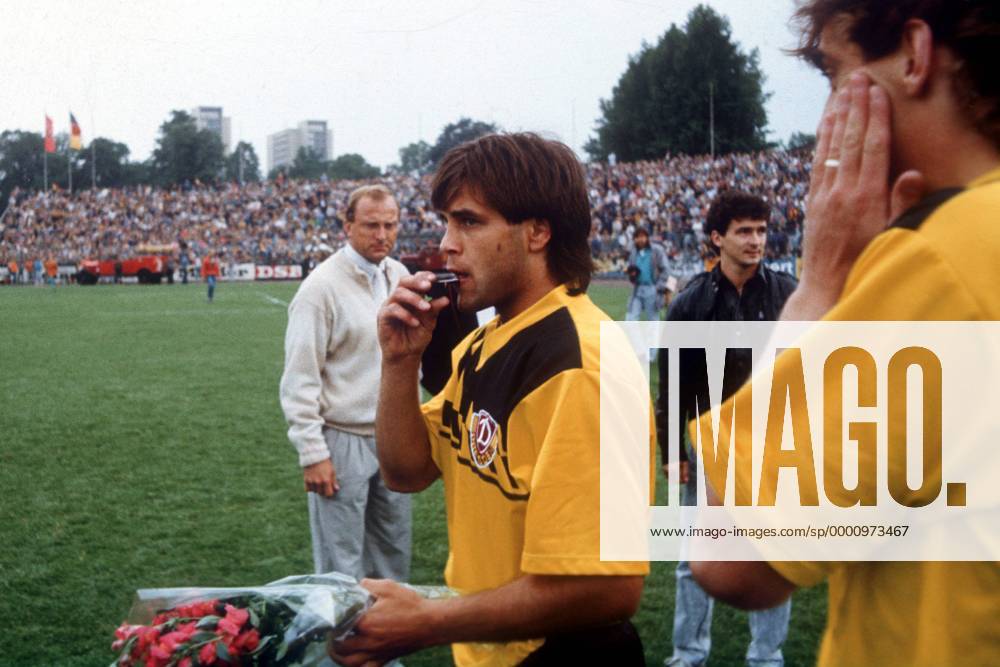 Ulf Kirsten und Ralf Minge während der Meisterfeier, Hans-Uwe Pilz in ...