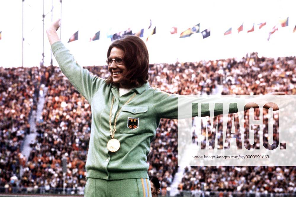 Olympiasiegerin Heide Rosendahl (BR Deutschland) freut sich ...