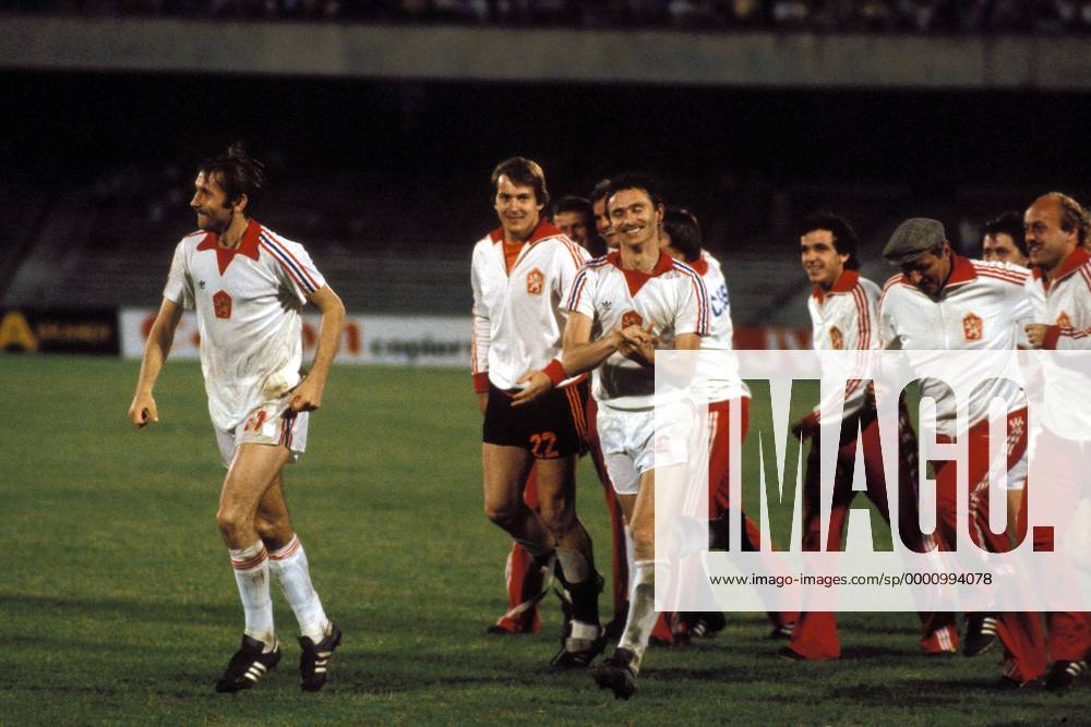 Schlußjubel Tschechoslowakei, v. li.: Zdenek Nehoda, Dusan Keketi ...