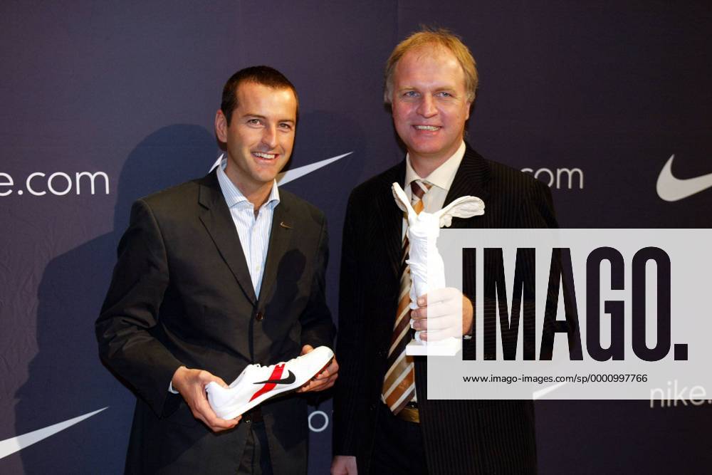 Pier Paolo Righi, Generalmanager der Firma Nike, und DLV-Präsident Dr ...