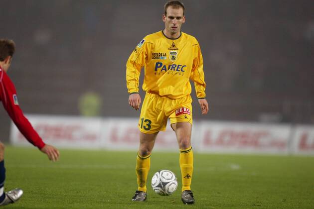 Mathieu Berson am Ball Fußball Herren Ligue Une 2003 2004, 1 ...