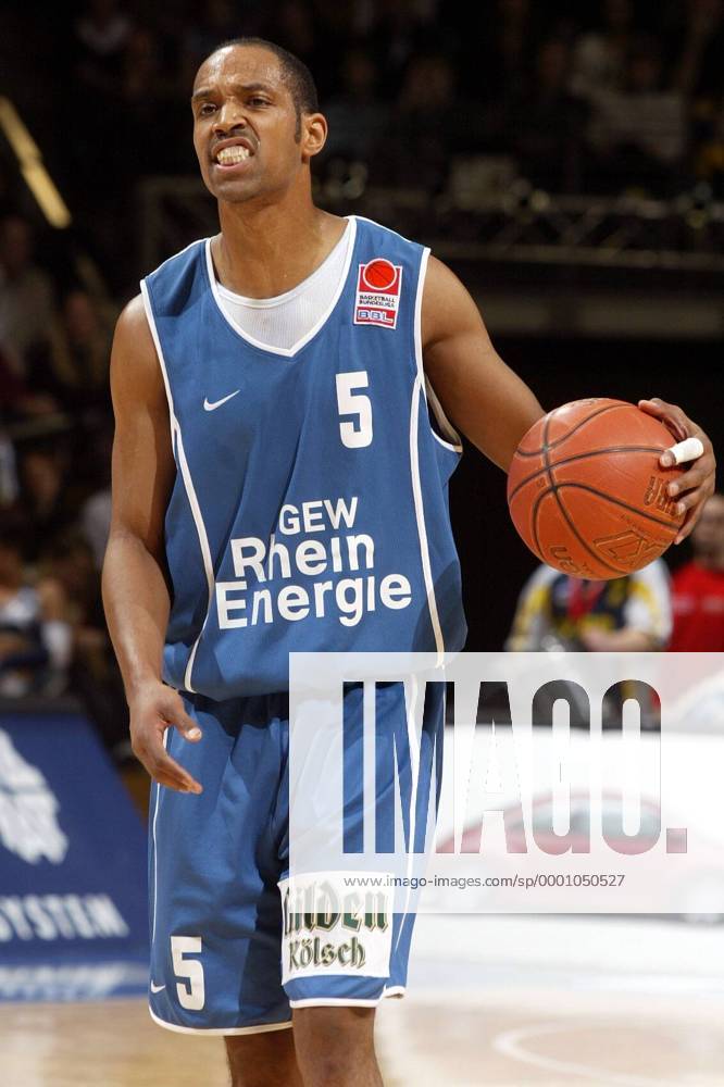 Terrence Rencher (Köln) am Ball Basketball 1. BL Herren BBL 2003 2004 ...