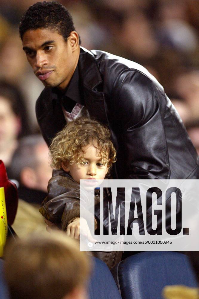 Michael Reiziger (Barca) mit seinem Sohn Jake Fußball Herren Primera ...