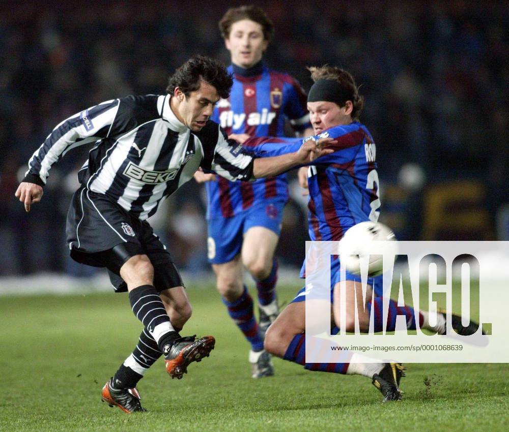 Ahmed Hassan zieht ab, Maxim Romashenko kommt zu spät Fußball Herren ...