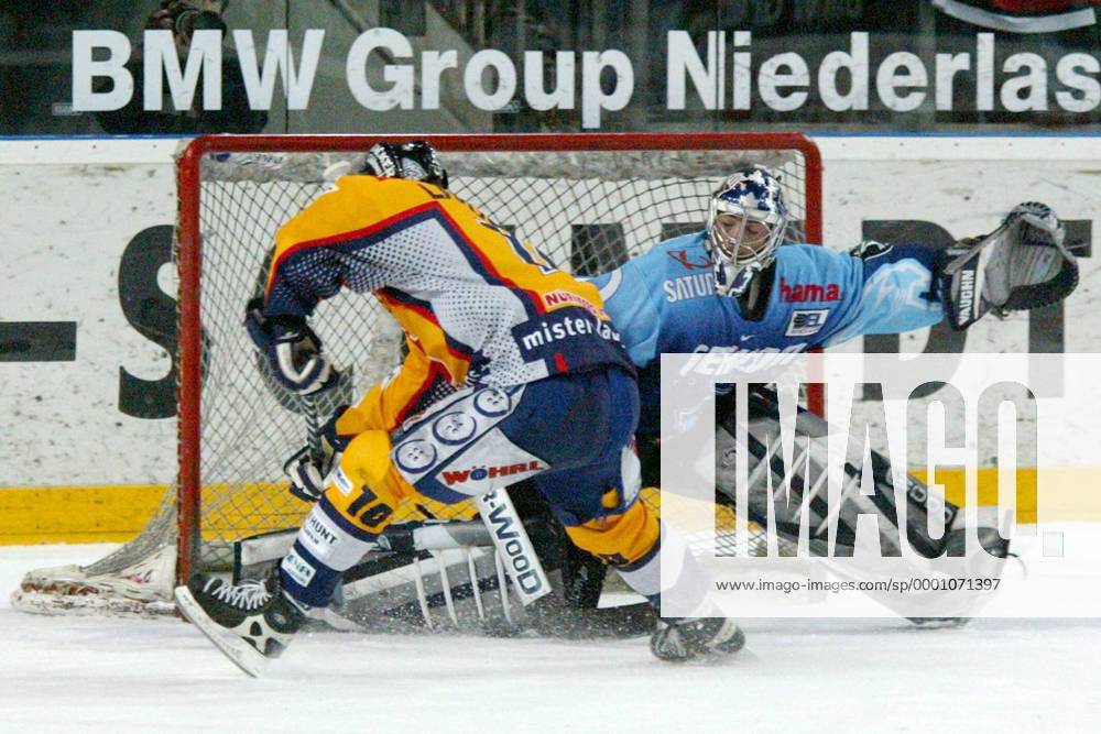 Goalie Jimmy Waite gegen Steve Larouche Eishockey DEL Herren Deutsche ...