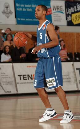 Terrence Rencher (Köln) am Ball Basketball 1. BL Herren BBL ...