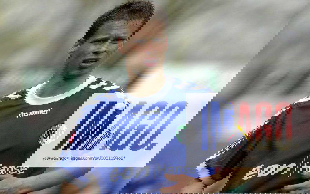 Martin Groth (Lübeck) skeptisch Fußball 2. BL Herren Saison 2003 2004 ...