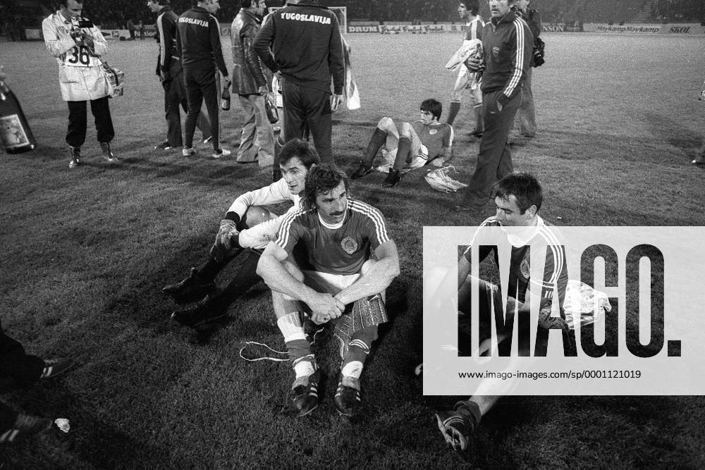 Torwart Ognjen Petrovic, Josip Katalinski und Jovan Acimovic während ...