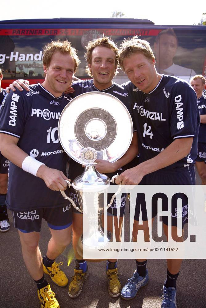 Flensburg schafft das Double - v.li.: Kjetil Strand, Christian Berge ...