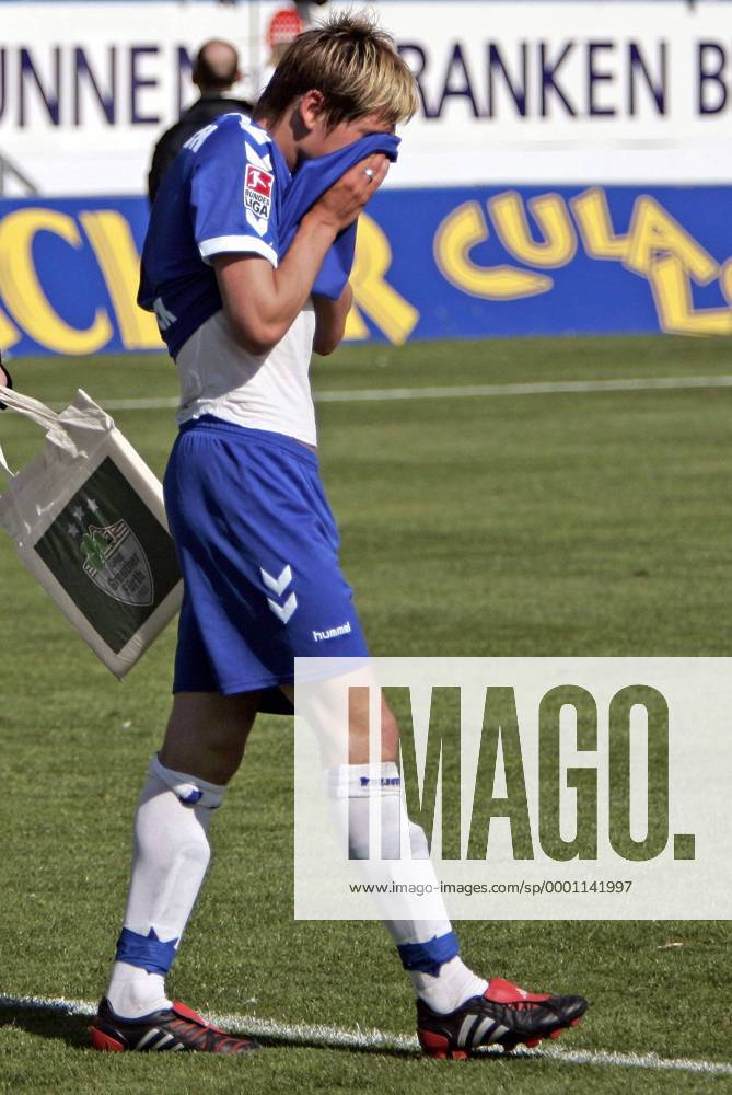 Timo Achenbach tief traurig aufgrund des Abstiegs seines Teams Fußball ...