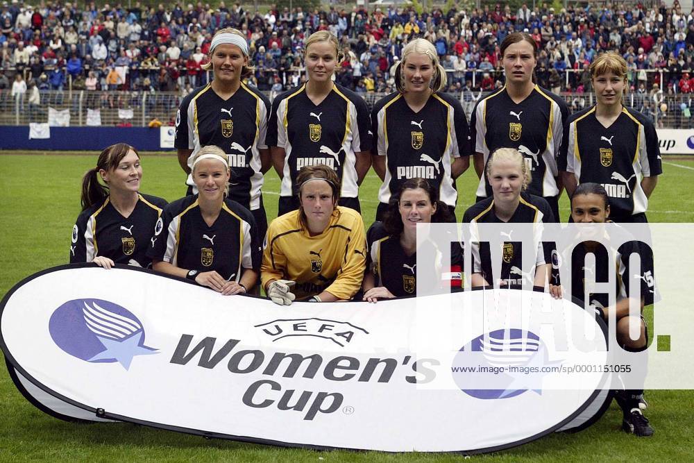 Die Spielerinnen von Umea IK vor dem Rückspiel des UEFA-Pokal-Finales ...