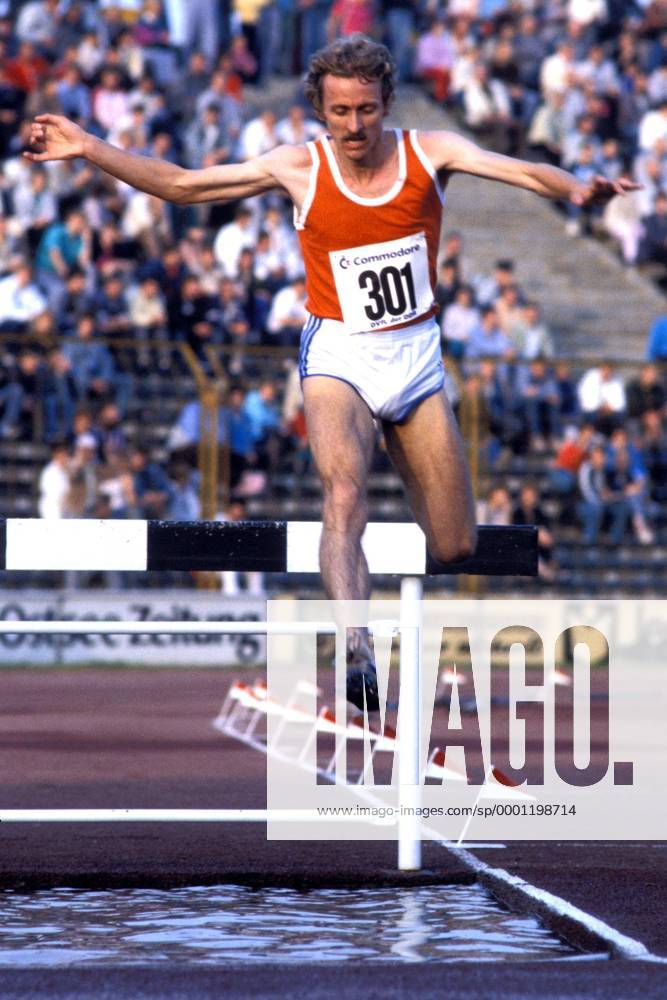 Hagen Melzer am Wassergraben Leichtathletik Herren DVfL-Sportfest 1990 ...
