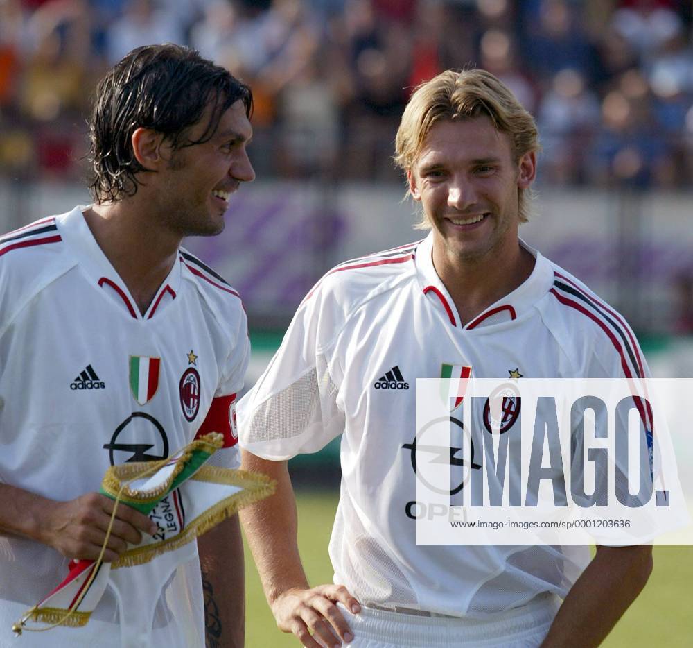 Paolo Maldini (li.) und Andriy Shevchenko (beide Milan) mit Vorfreude ...